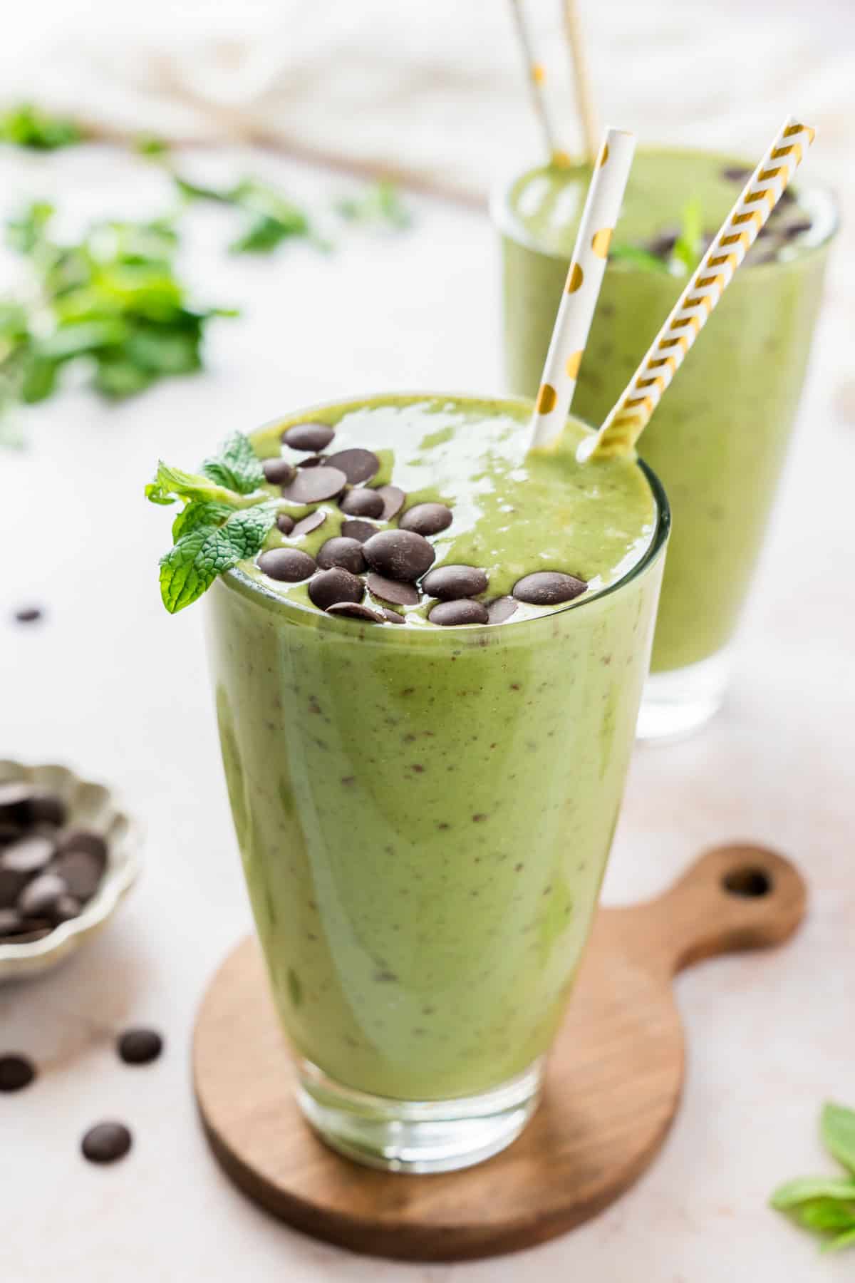 Creamy Mint Chocolate Chip Smoothie Recipe - Chantry's Pantry