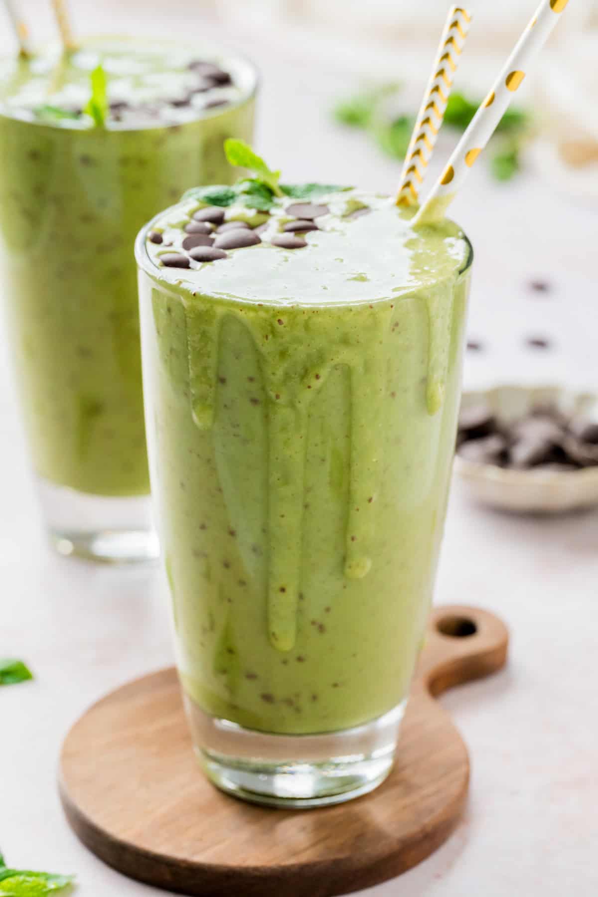 Creamy Mint Chocolate Chip Smoothie Recipe - Chantry's Pantry